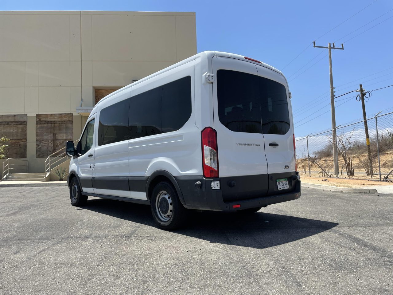 Ford Transit (15 Pasajeros) - BBB Rent a Car
