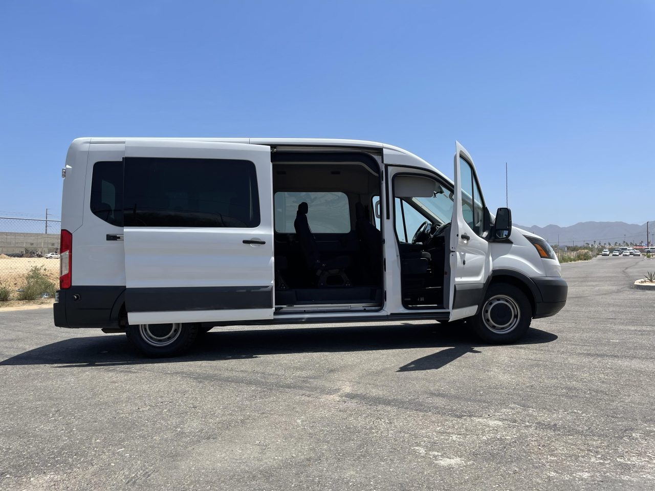 Ford Transit (15 Pasajeros) - BBB Rent a Car